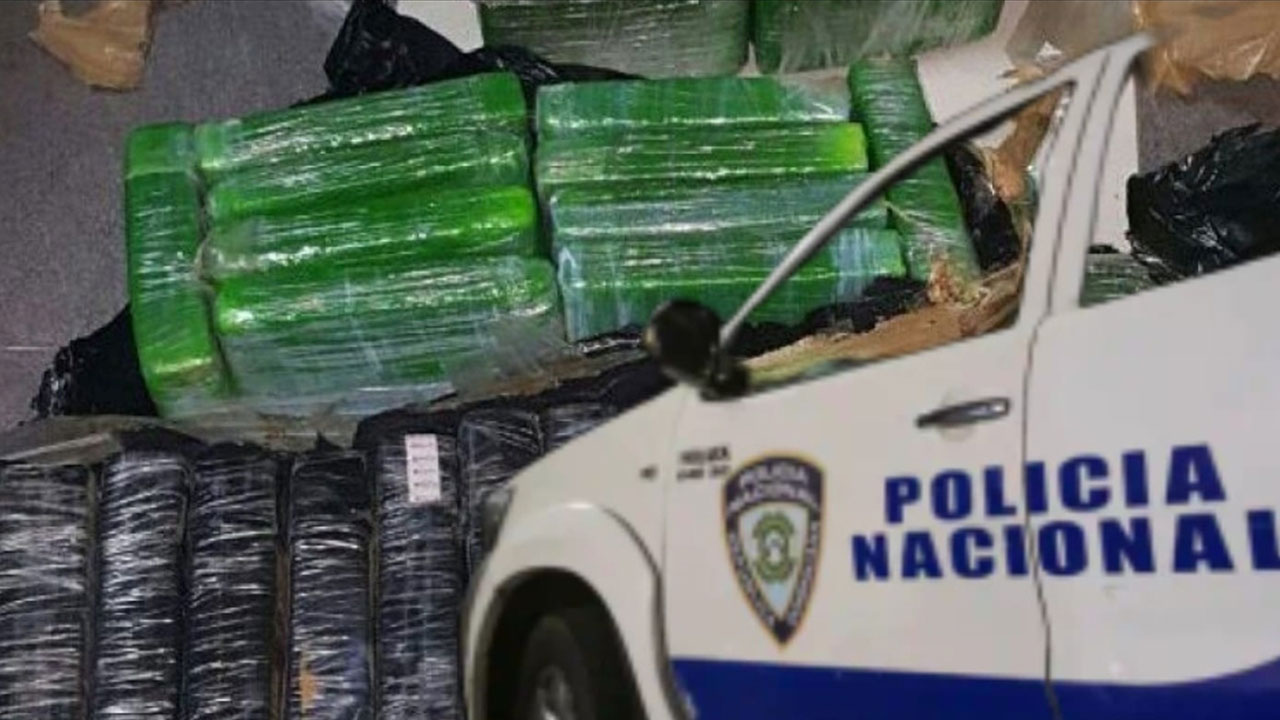 Agentes Transportaron En Patrulla De La Policía 400 Kilos De Cocaína